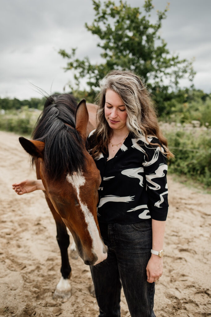 Anna is paardencoach: ‘Paarden geven snel en helder inzicht in iemands ...
